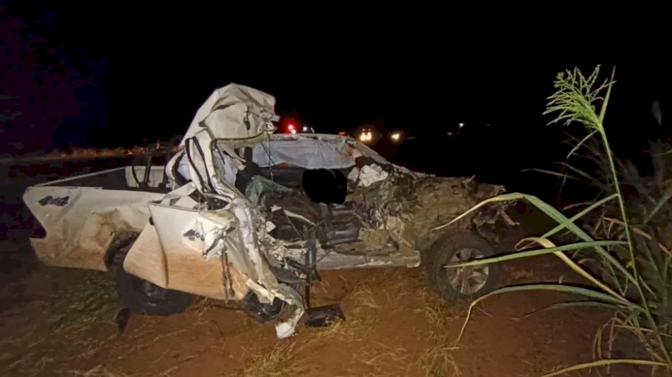 Pecuarista morre ao bater Hilux na traseira de caminhão na BR-262 ...